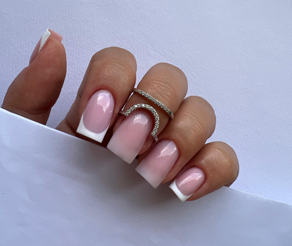 Unghie quadrate: tornano di moda? A chi stanno bene e come portarle | Nails Secrets Academy