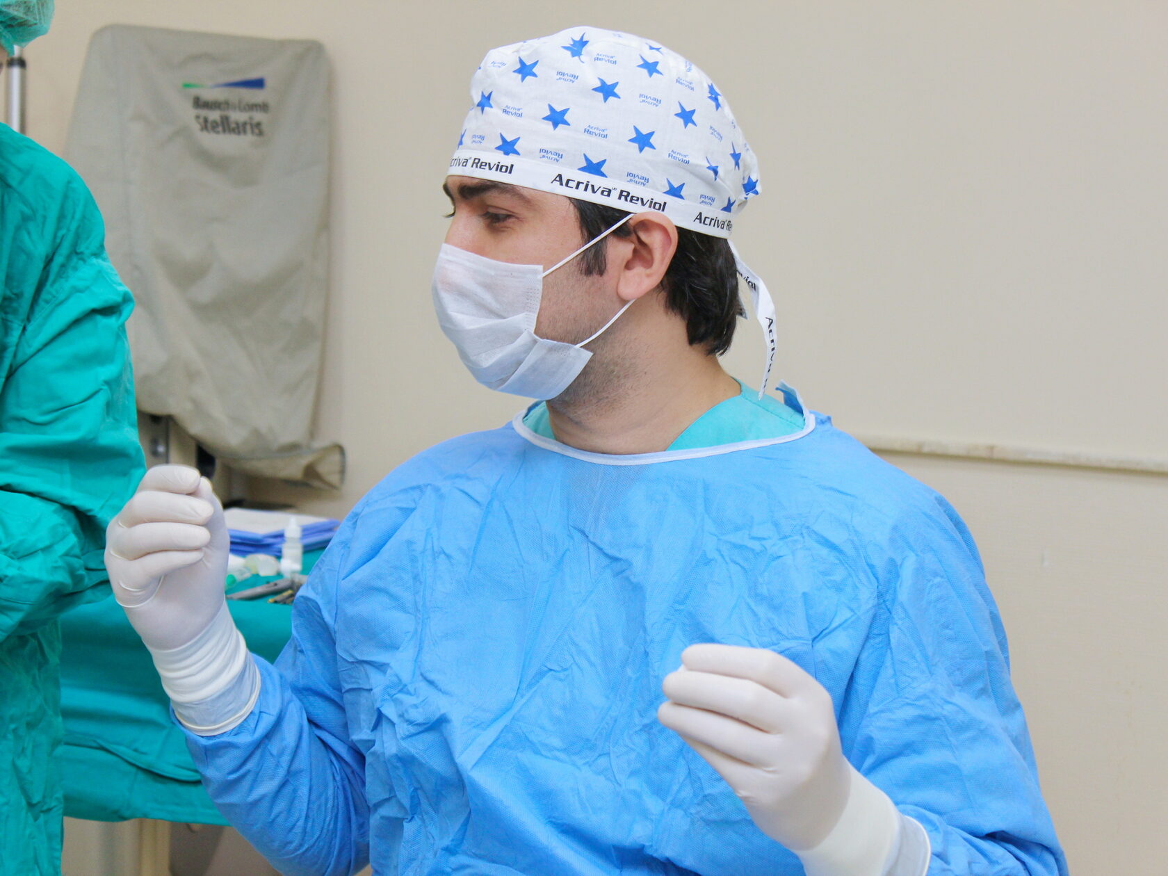 Oftalmoloq cərrah Dr. Rəşadət Qurbanov.