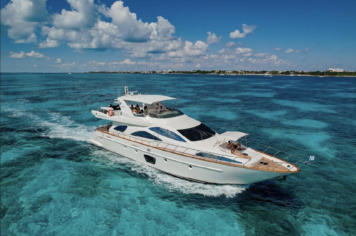 80ft Azimut Luxury Flybridge Cancun yacht charter