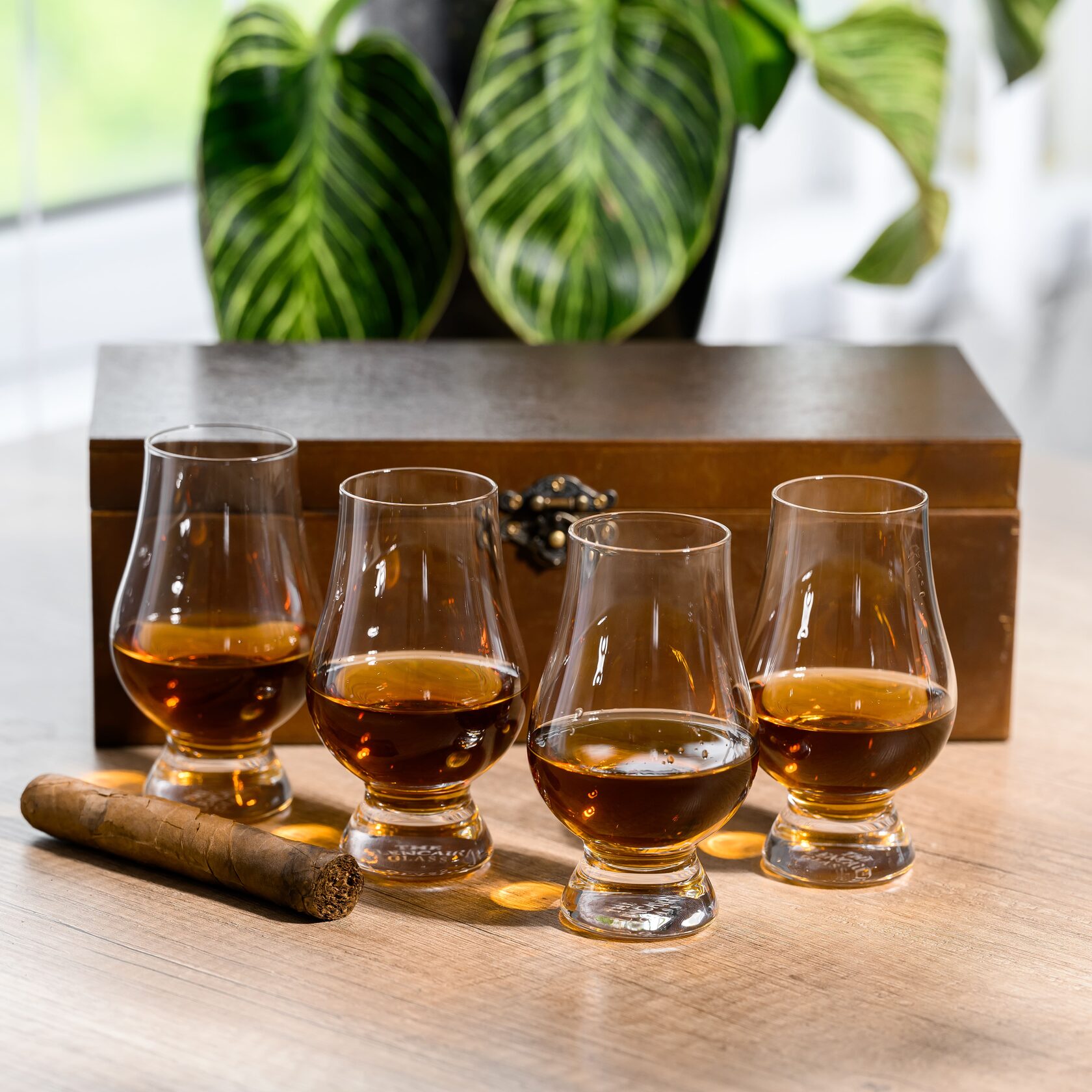 Подарочный набор для виски с культовыми стаканами Glencairn- Whiskey Stones