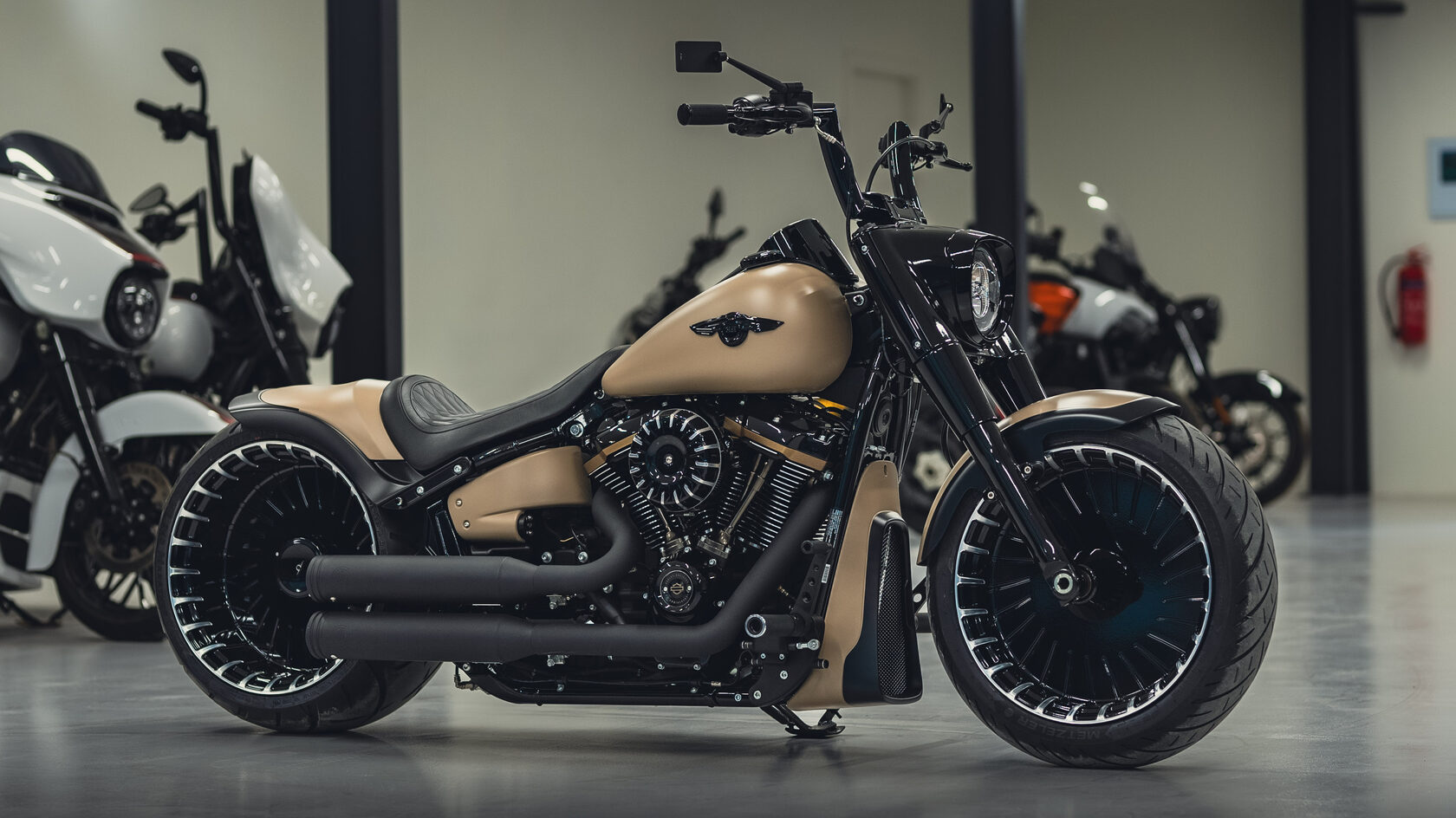 FATBOX 003 by BOX39 — Custom Wide-Tire Motorcycle from Dubai