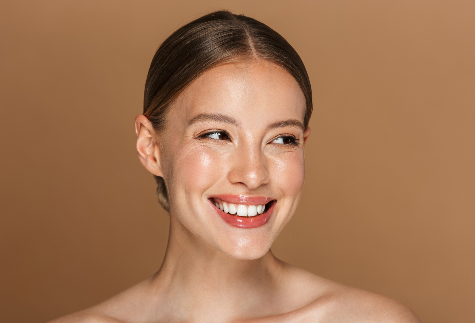 Minimalist Skincare Routine: Multifunctional Products for Glowing Skin