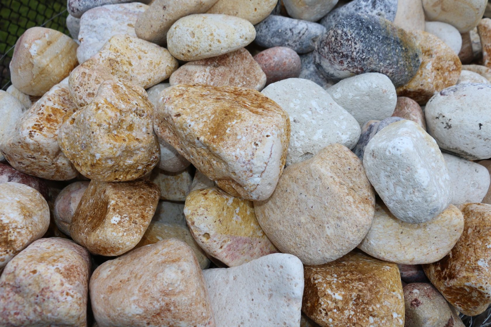 Own production. Artificial running pebbles