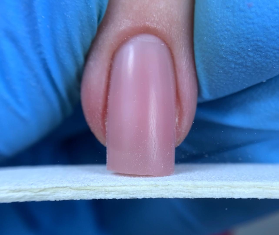 Unghie quadrate: tornano di moda? A chi stanno bene e come portarle ...