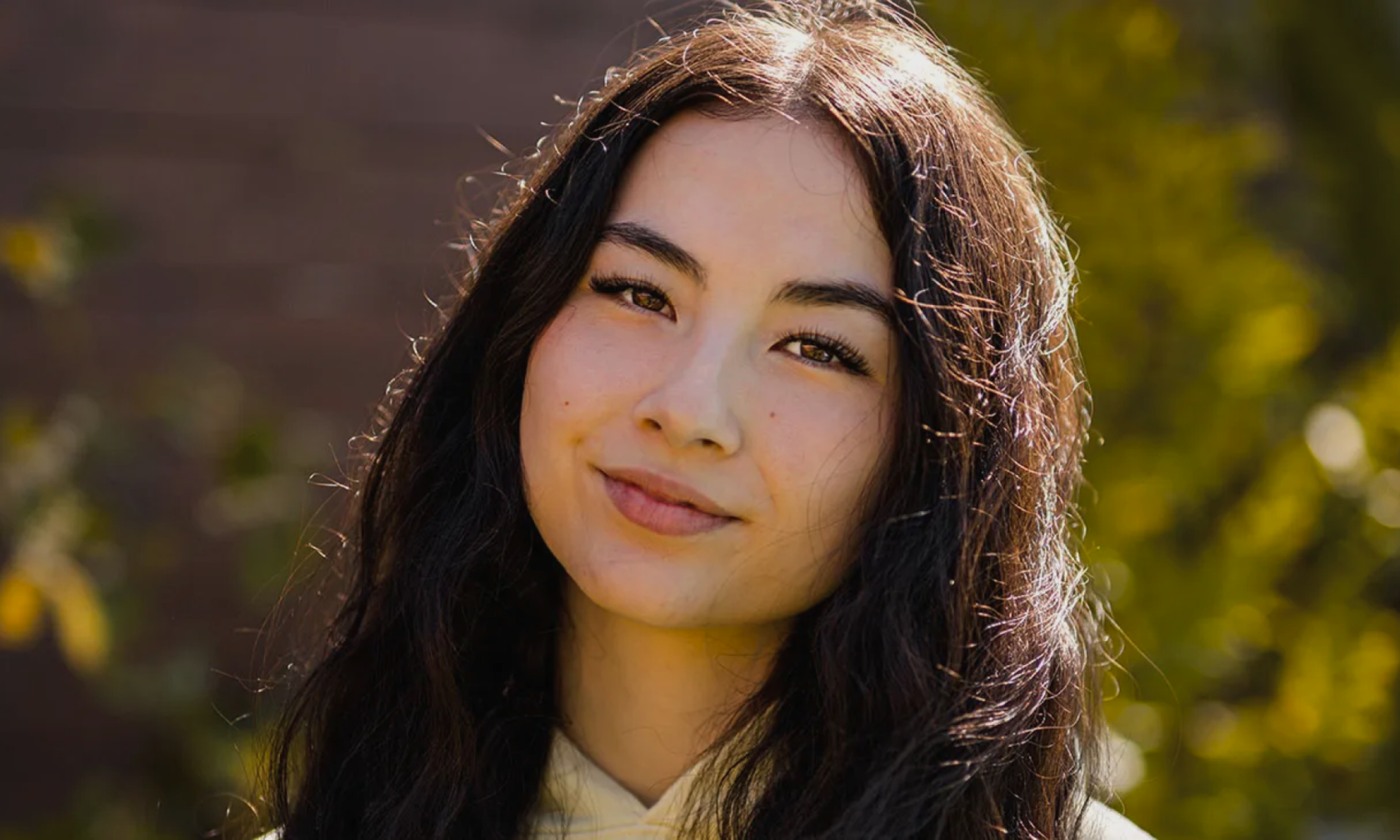 Top 20 Female Twitch Streamers to Watch in 2025 | Influencer Marketing Guide