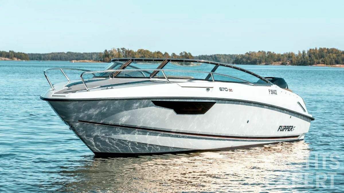 Финский катер Flipper 670 DC | Катер с каютой и туалетом | Yachts Expert