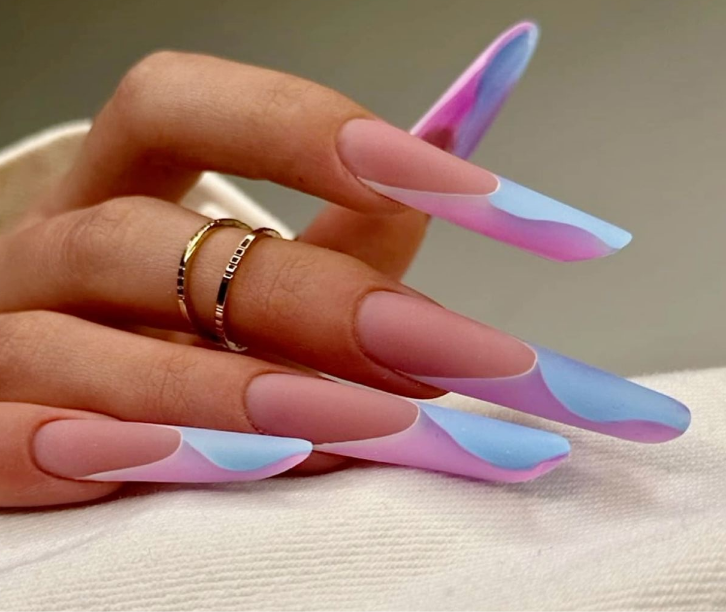 Unghie lunghe: idee, forme trendy e come prendersene cura | Nails Secrets