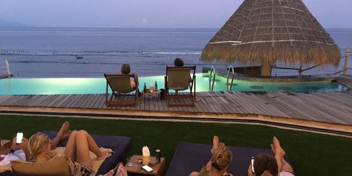 Nocturnal Nusa Penida: Sunsets Cocktails to Party Central