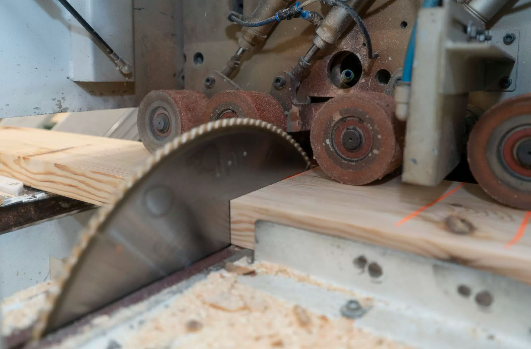 Engineered Log Home Kits: Glued Timber Tech by LogLuxe