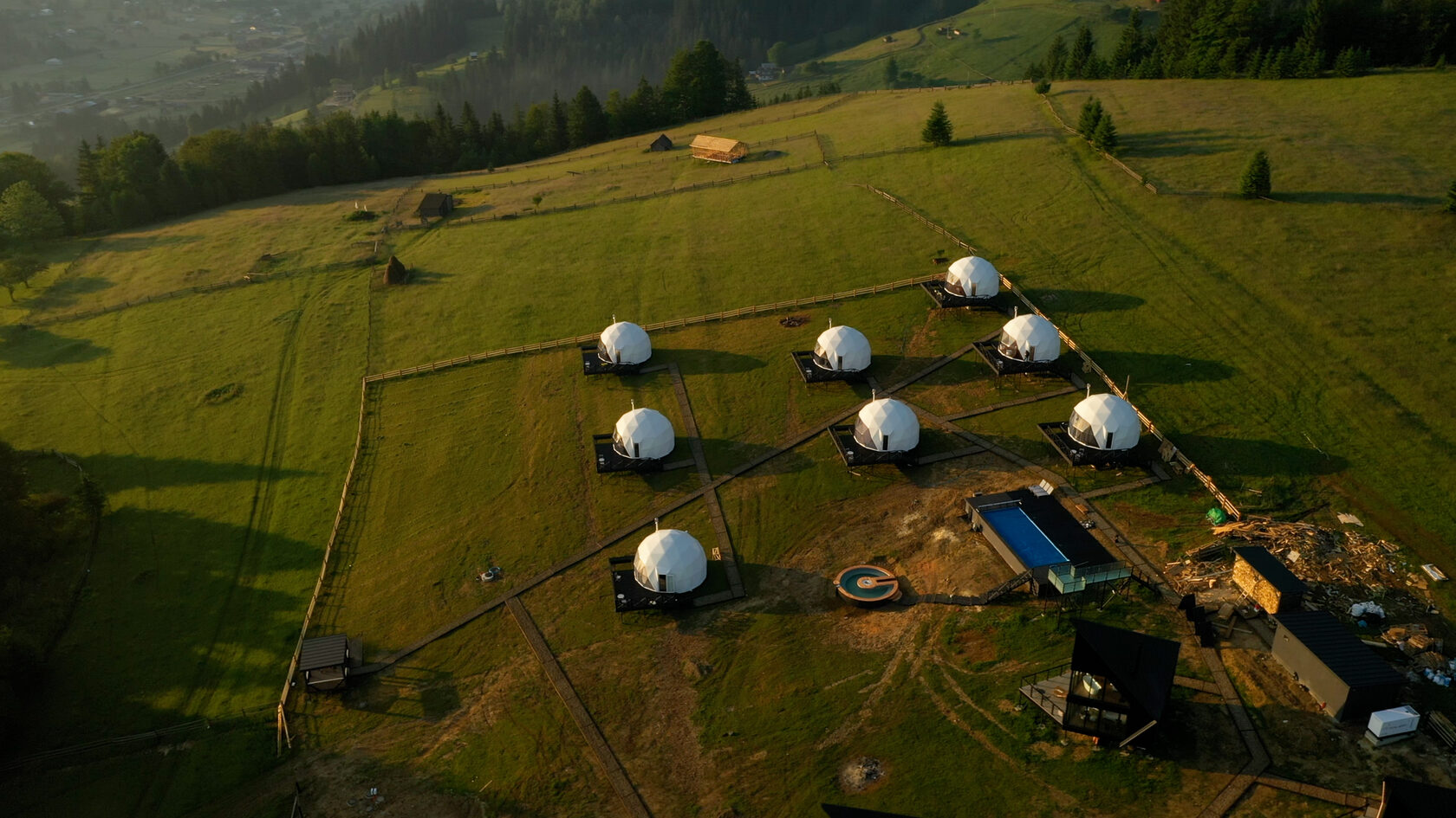 Sky Pod - комплекс із 8 геокуполів ECOPOD