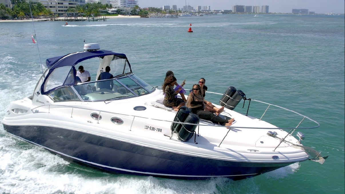 40ft Sea Ray Flingstone boat charter in Cancun