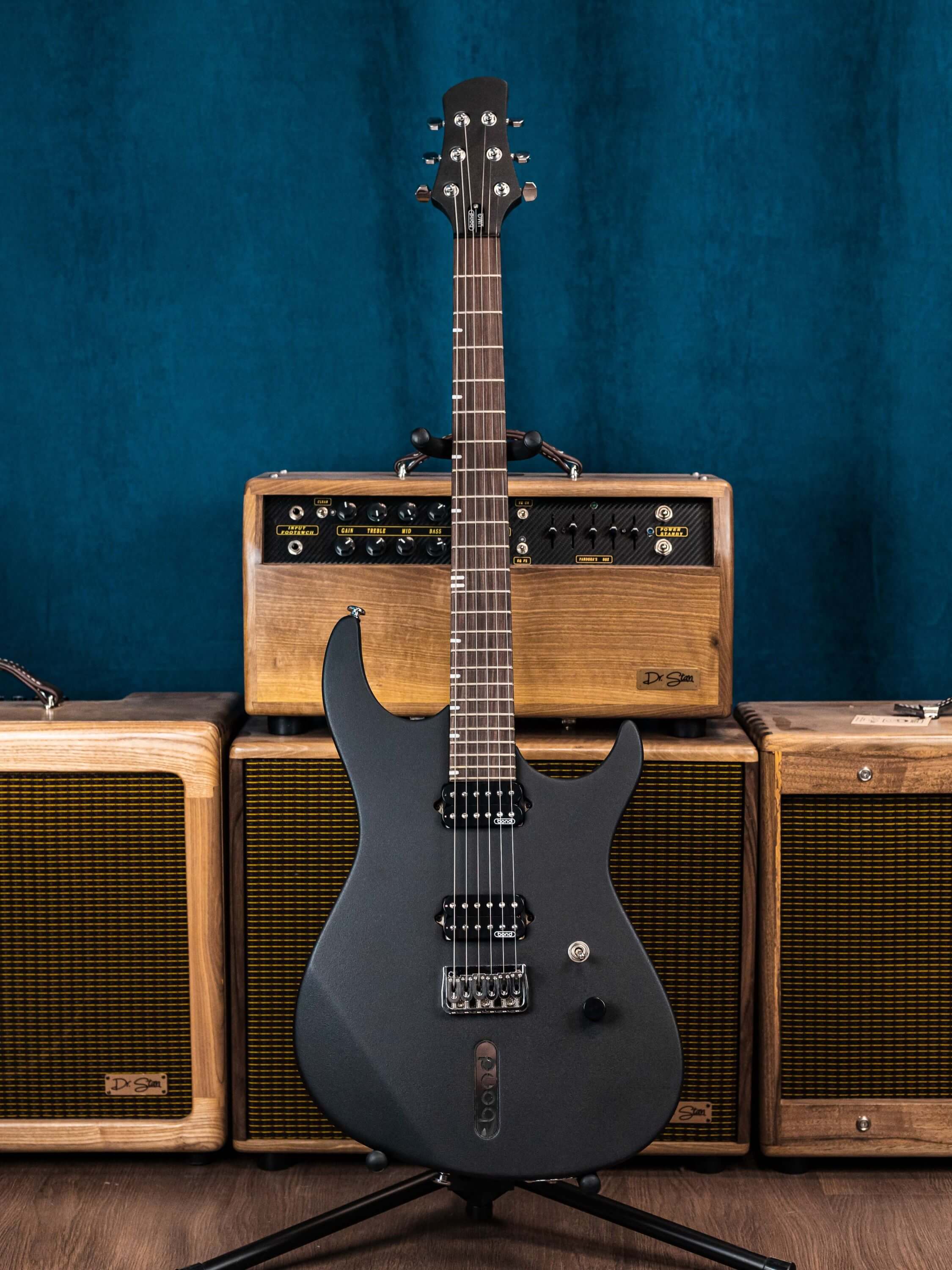 Bond Guitars | ﻿Custom Guitars and Basses