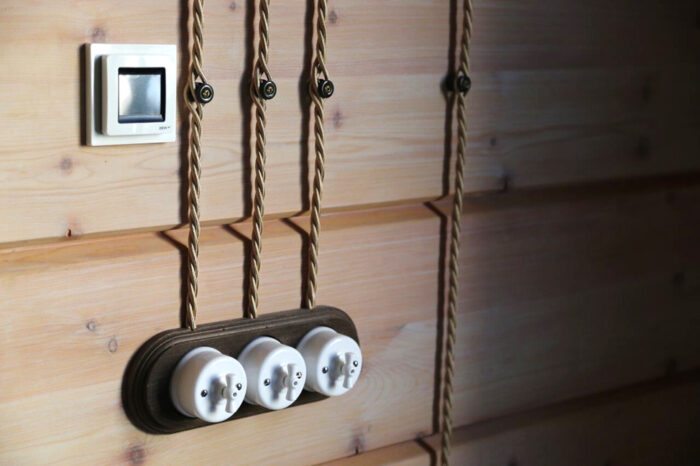 Types of wiring in a wooden log house