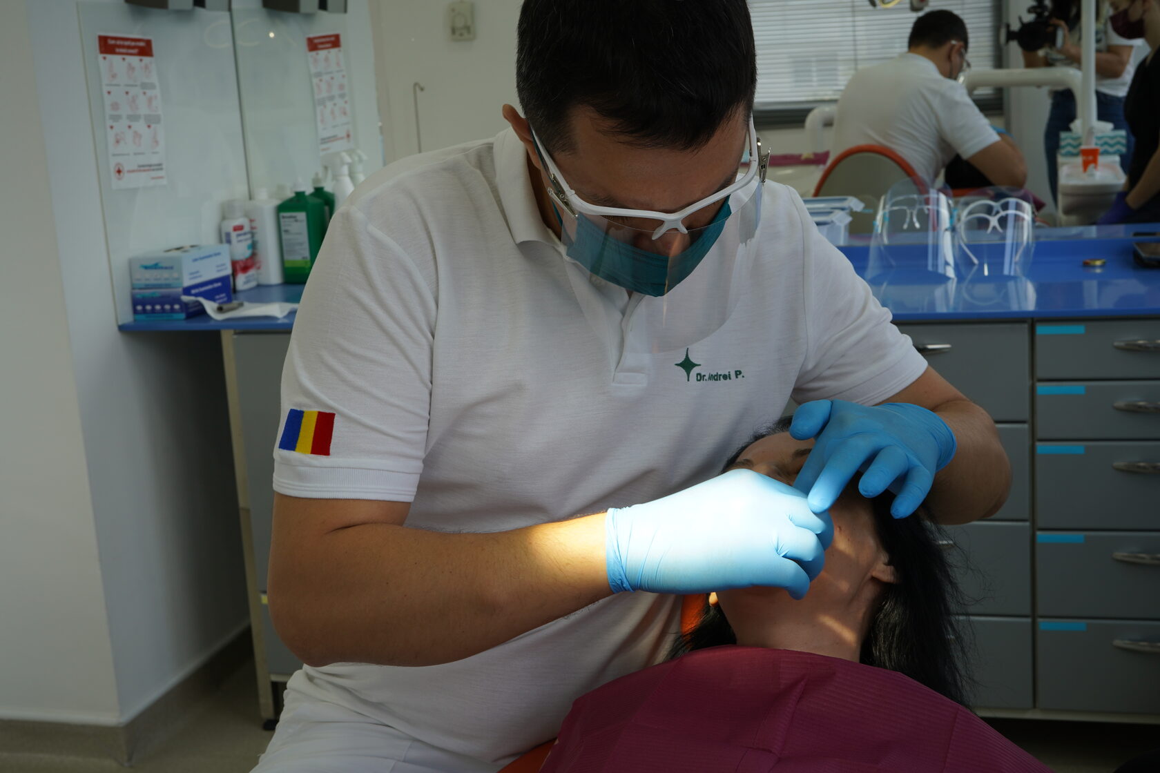 Doctor Andrei- Ce sunt dinții ficși pe implanturi